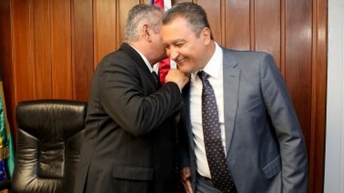 Rui contorna queixas de Coronel e revela conversa de pé de ouvido