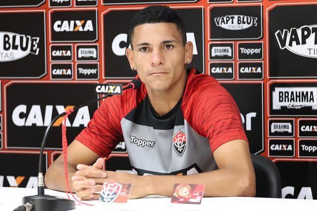 Léo Gomes fala que o Vitória precisa melhorar e mira duelo com a Chape