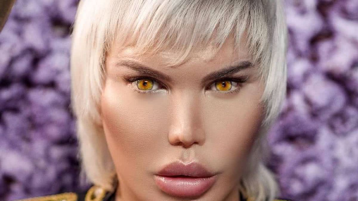 Ken Humano diz que está com medo de perder o nariz após 11ª cirurgia plástica