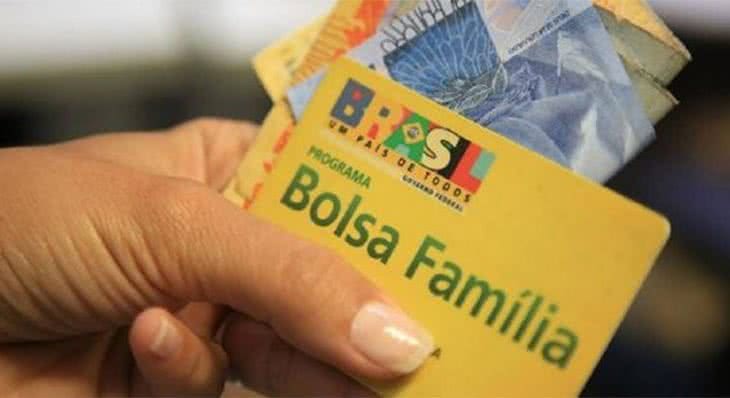 Bolsonaro trava Bolsa Família em cidades pobres e fila chega a 1 milhão