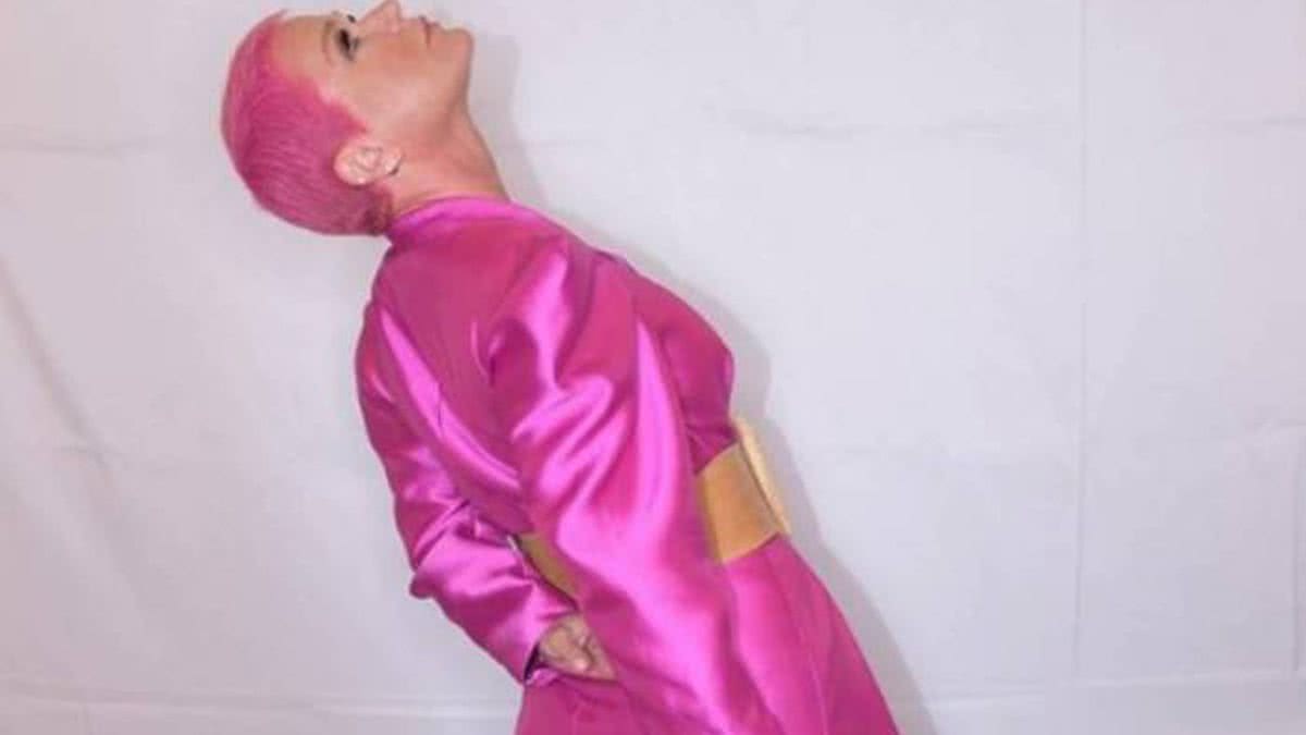 Xuxa surge de cabelo rosa para celebrar retorno às tardes do domingo na ...