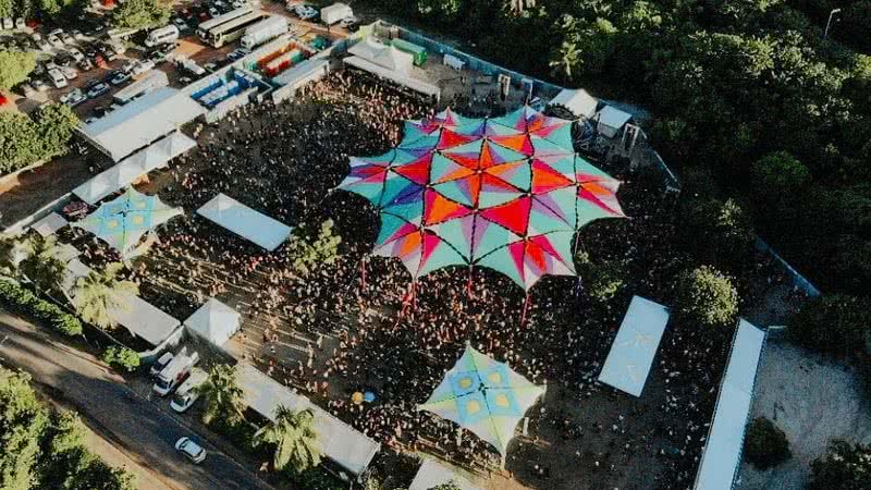 Em meio a pandemia, jovens curtem rave em Pipa, no Rio Grande do Norte