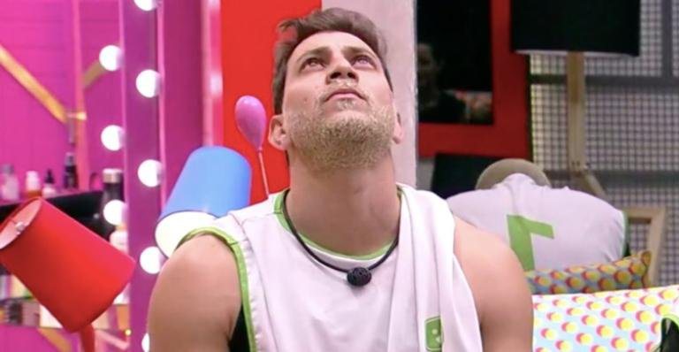 Caio é O Anjo Da Semana E Dá Castigo Do Monstro Para Fiuk E Camilla