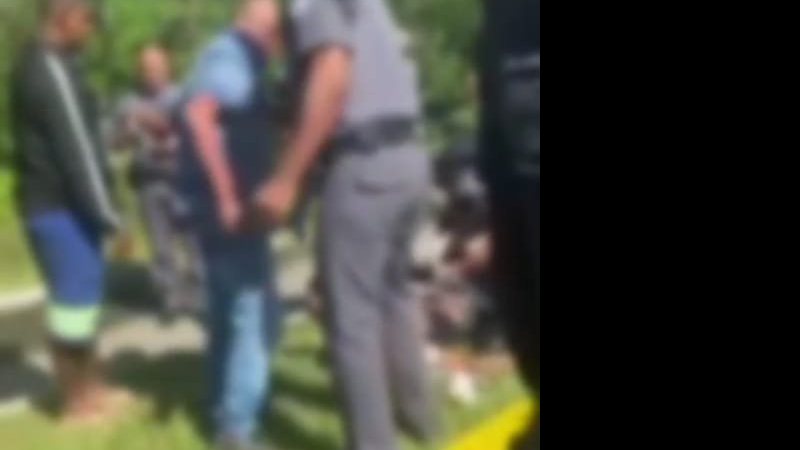 'Não precisa roubar ninguém', diz pai revoltado ao ver filho baleado e ...