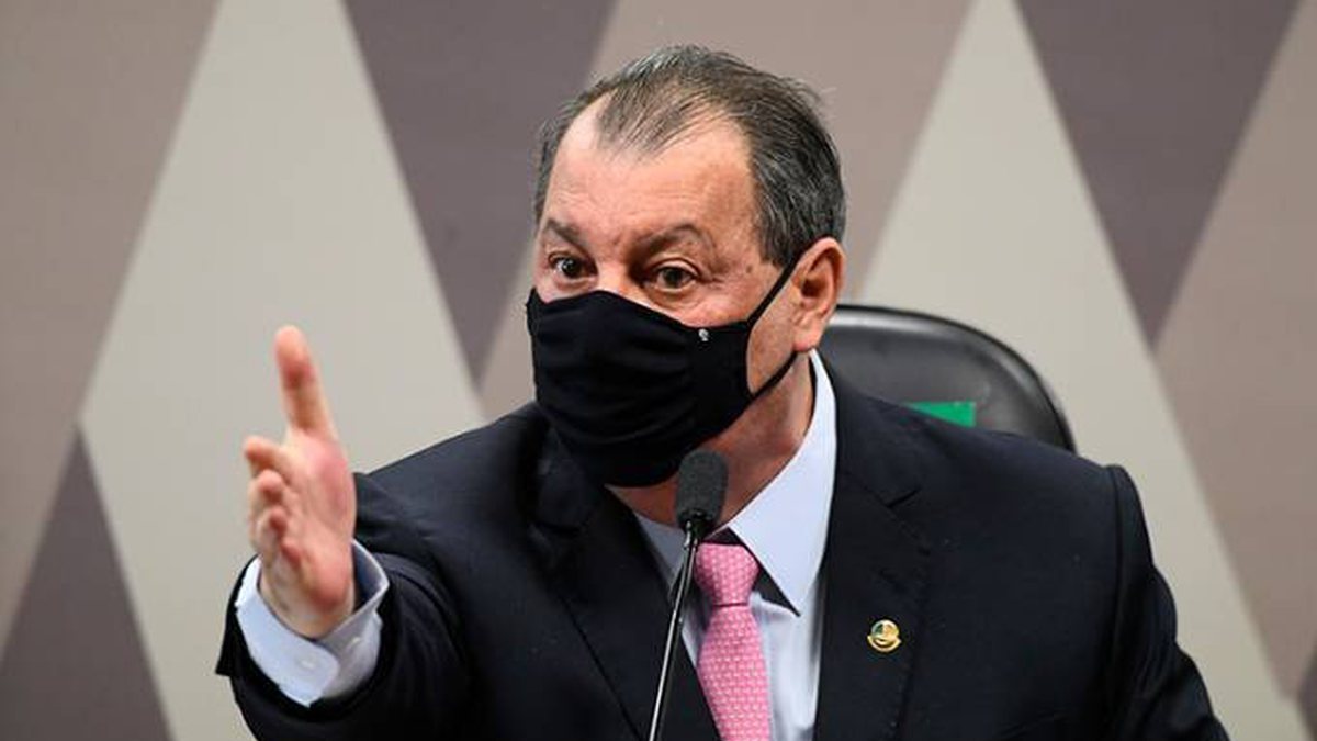 Omar Aziz confirma que ouviu aliado de Bolsonaro dizer a senador que ...