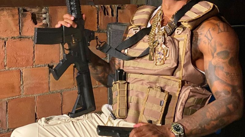 Cantor é rendido por bandidos e tem carro avaliado em R$ 500 mil ...