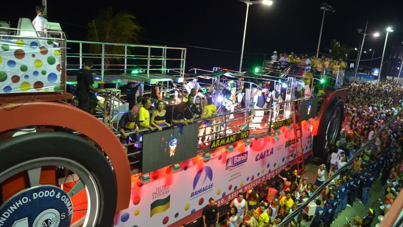 Pipoca de Armandinho, Dodô e Osmar se joga na paz neste Carnaval