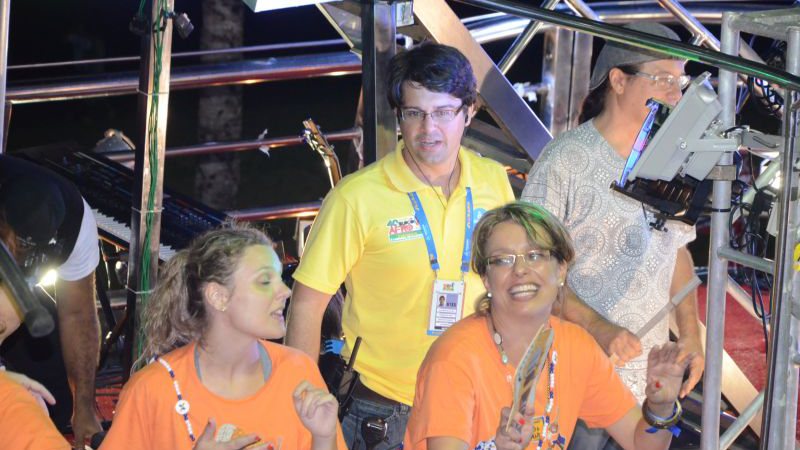 Fobicão Espacial entra na Barra ao som de “Chame Gente”