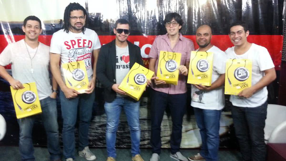 Saiba quem são os leitores que ganharam brindes da banda 5%