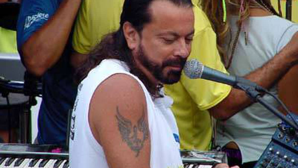 Irmão de Bell Marques comenta briga com colunista