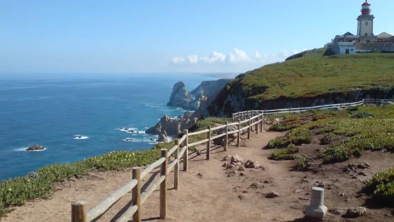 Filhos de cinco e seis anos presenciam morte dos pais