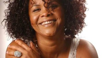 Márcia Short estreia nova temporada do Axé Acústico