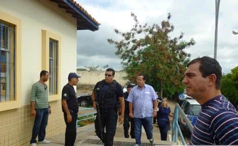 Pai, mãe, irmãos e sobrinhos do prefeito de Tanque Novo são presos