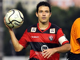 Ramon Menezes se coloca à disposição do Vitória