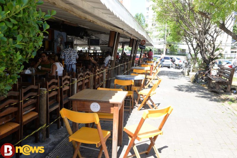 Galeria · Movimento na orla da Barra e bares do Imbuí neste sábado (15)