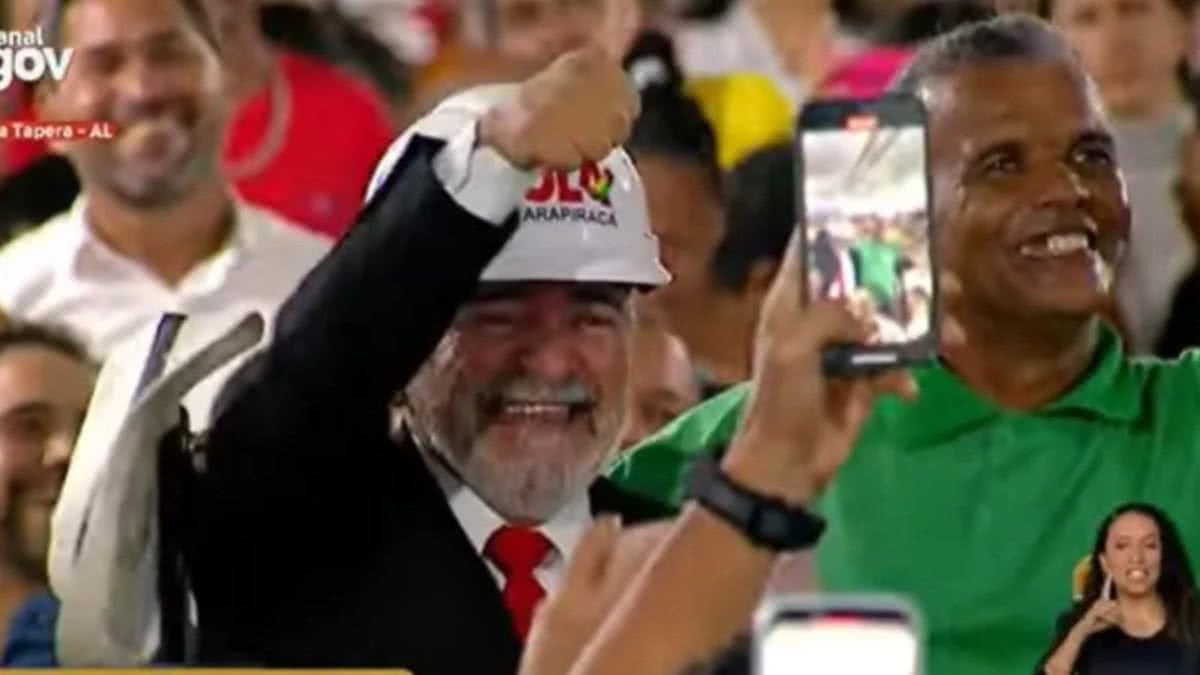 VÍDEO: Presidente Lula vê sósia e cita fake news: "Nas redes sociais ...