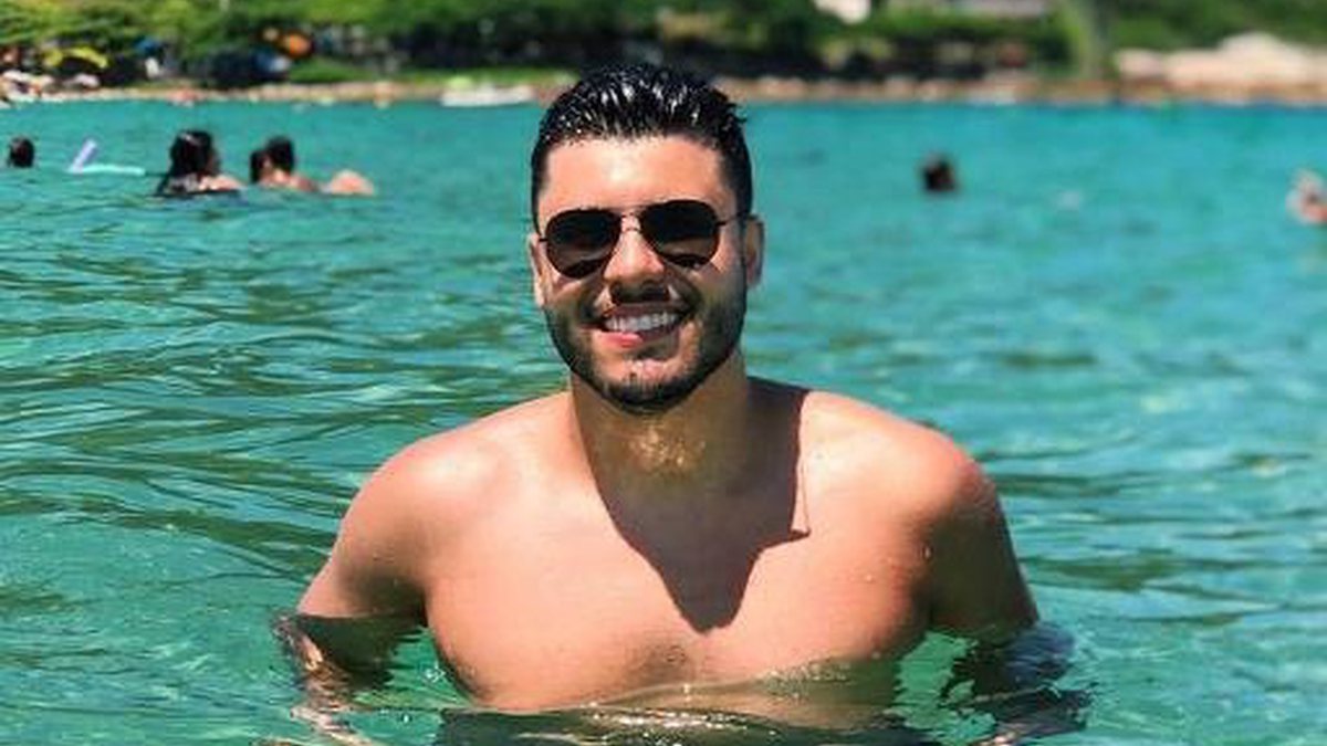 Tá rolando? Murilo Huff posa coladinho com ex de Gabriel Medina