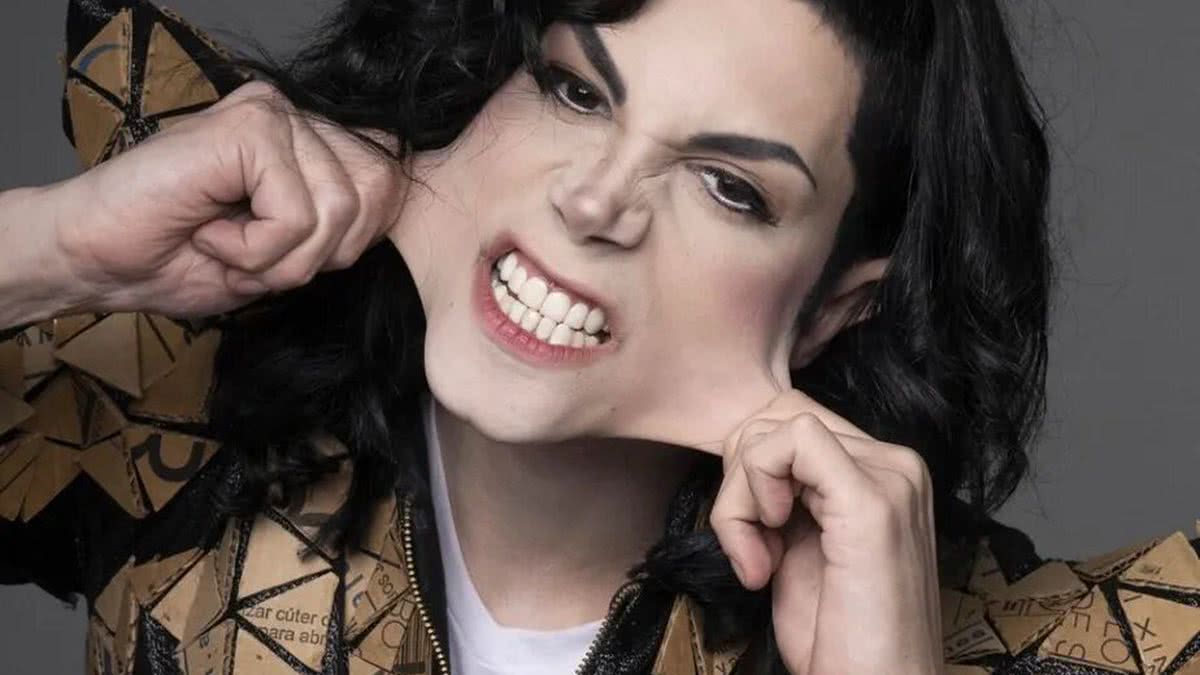 Homem gasta R$ 210 mil em plásticas para se parecer com Michael Jackson