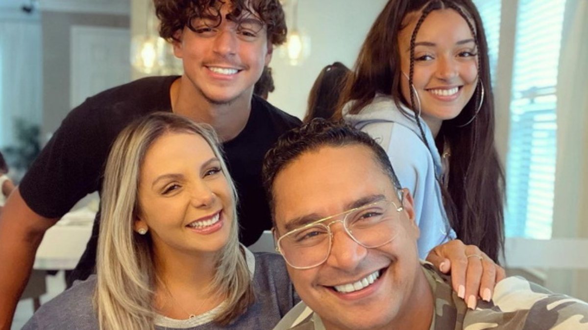 Filho de Carla Perez causa burburinho ao exibir corpo sarado na web; veja foto