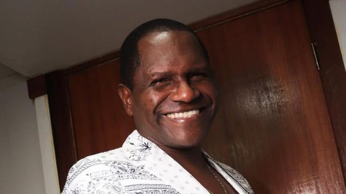 Aos 55 anos, Tatau paga de modelo e surge mostrando físico em dia na ...