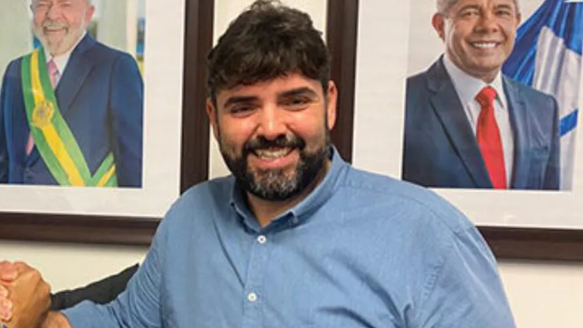 Adolpho Loyola dá detalhes sobre disputa entre Fabya Reis e Moisés ...