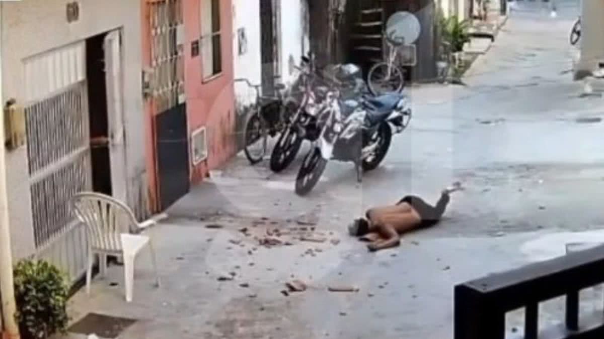 Vídeo: Suspeito tenta fugir da polícia, pula muros de duas casas e cai ...