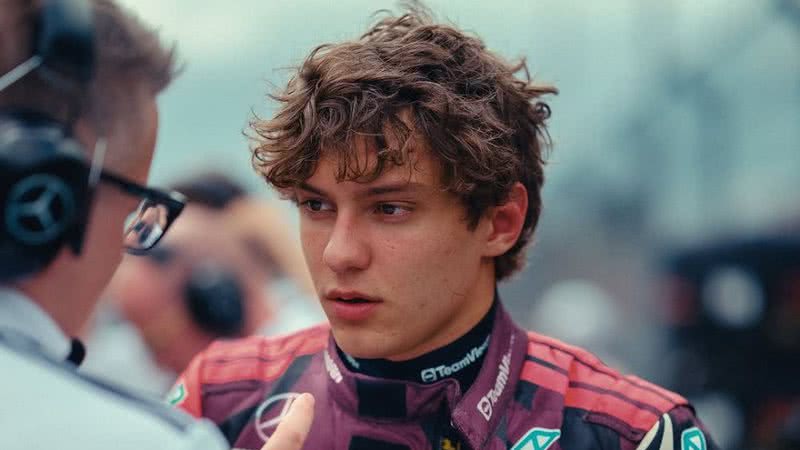 Piloto italiano, que lembra Ayrton Senna, faz homenagem ao brasileiro ...