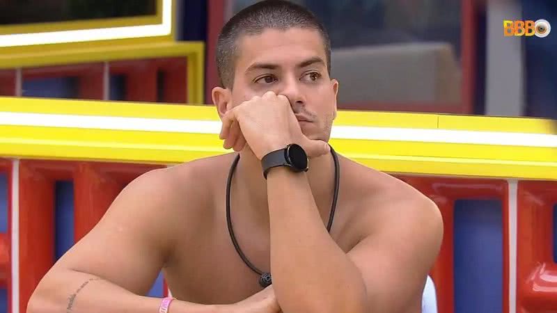 No BBB 22, Arthur Aguiar se desentende com aliados após liderança de Lina No BBB 22, Arthur Aguiar se desentende com aliados após liderança de Lina