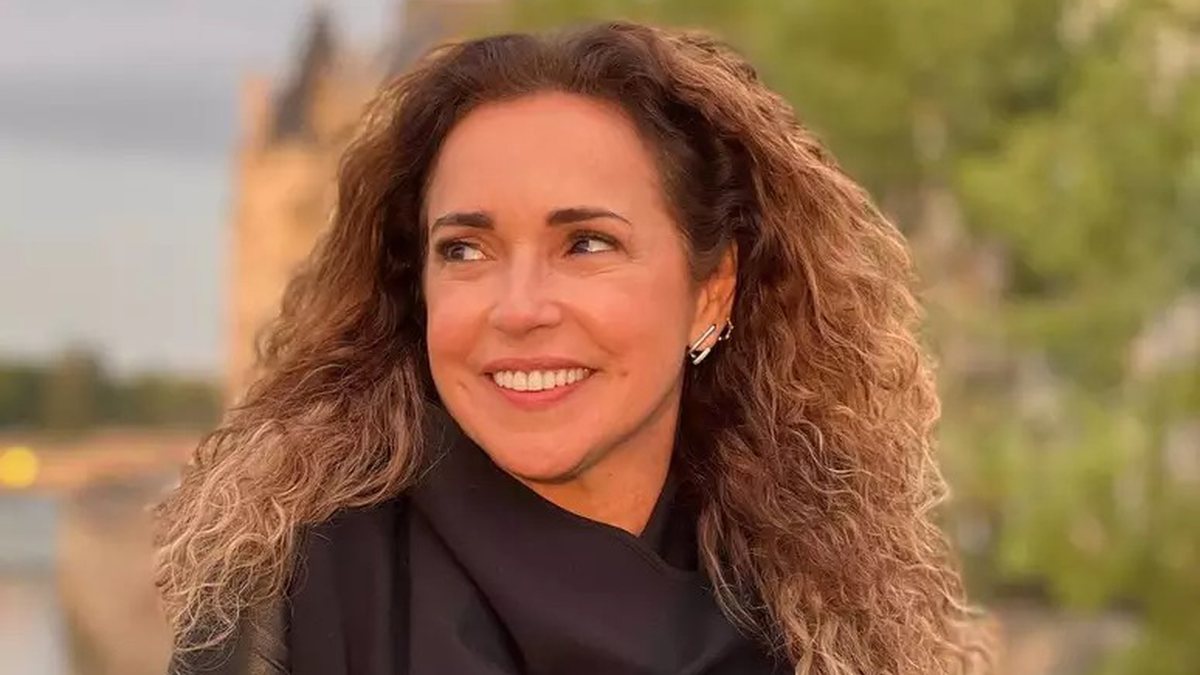 Com direito a beijão, Daniela Mercury homenageia esposa no Dia da ...