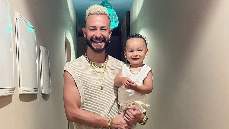 BBB 23: Fred se emociona ao ganhar presente surpresa do filho; veja vídeo