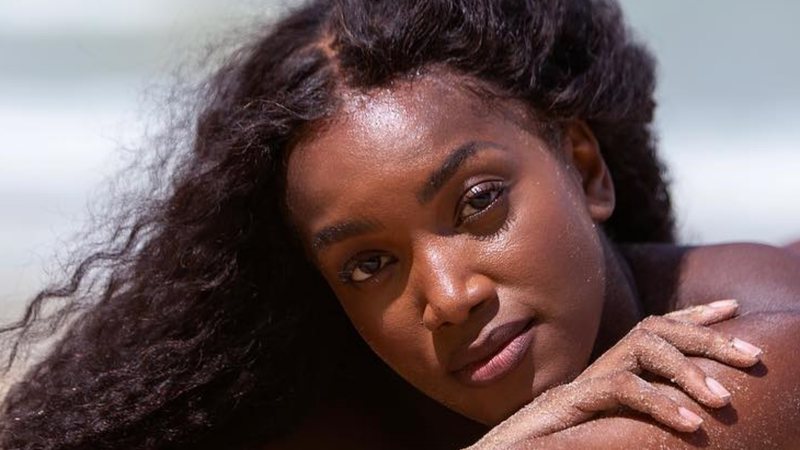 Iza deixa seguidores babando ao posar de biquíni em cima de um cavalo ...