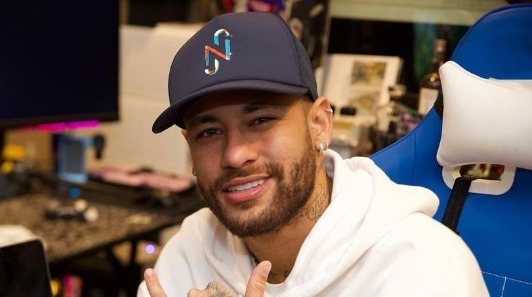 Se recuperando, Neymar surge em cama de hospital após cirurgia; veja foto