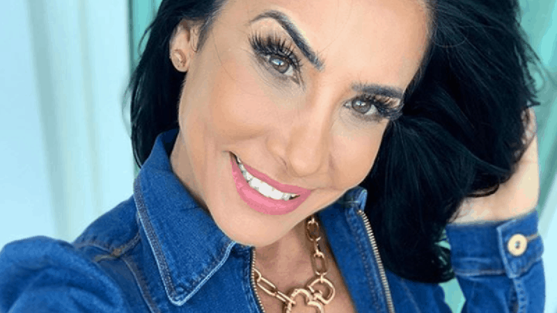 Scheila Carvalho agita web ao exibir bronzeado em dia de sol; confira