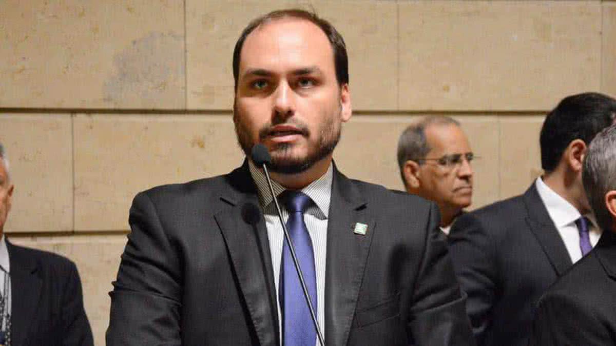 Carlos Bolsonaro aponta encenação de PGR e Moraes em decisão sobre ...