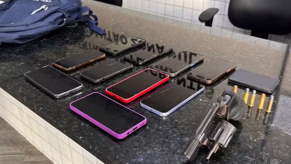 Vestido de gari, adolescente assalta pelo menos seis pessoas