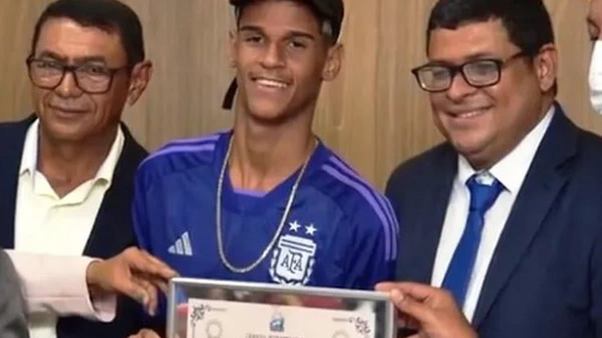 Receba: Luva de Pedreiro recebe título com camisa da Argentina