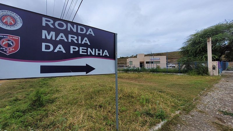 Mulher é resgatada após ser mantida em cárcere privado em Jequié Mulher é resgatada após ser mantida em cárcere privado em Jequié
