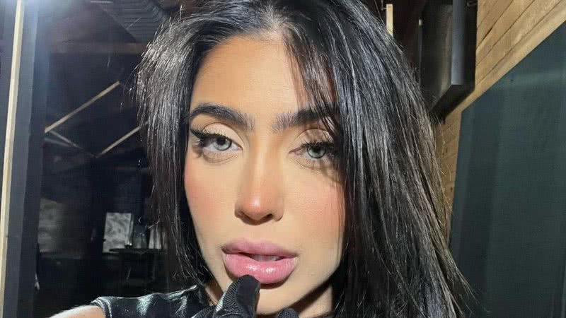 MC Mirella protagoniza cena quente com influenciadora em reality; veja ... MC Mirella protagoniza cena quente com influenciadora em reality; veja ...