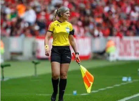 Copa do Mundo: árbitra brasileira faz história na Copa; saiba mais