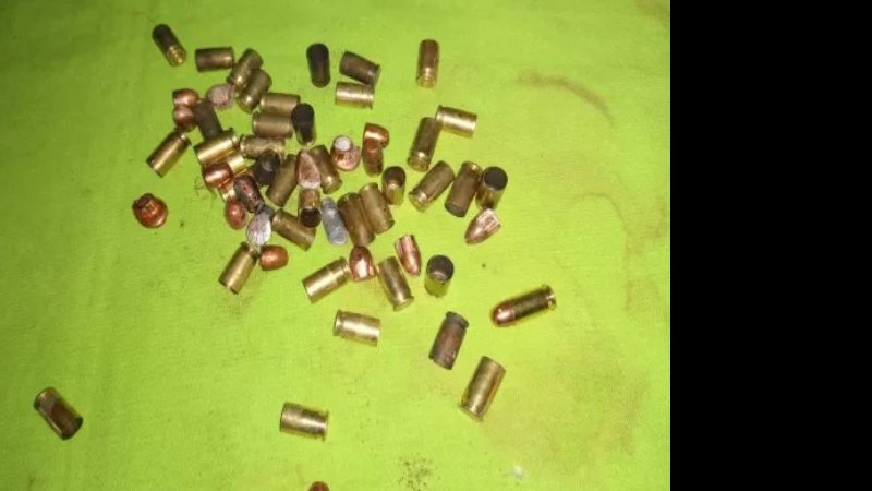 Pai E Filho São Executados Com Quase 40 Tiros Dentro De Casa Em Itamaraju