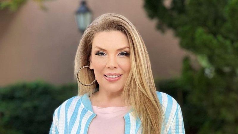 Em tratamento contra câncer, Simony exibe careca pela primeira vez e ...