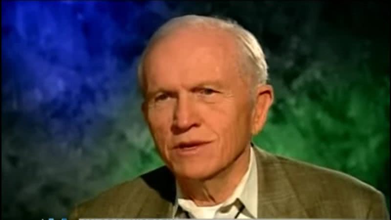 Morre astronauta que comandou missão que foi pela primeira vez à Lua