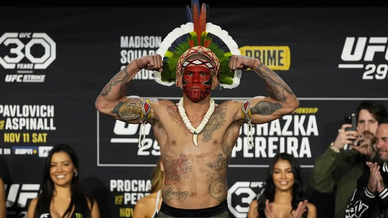 Com pintura indígena, Poatan bate o peso e confirma luta pelo título no ...