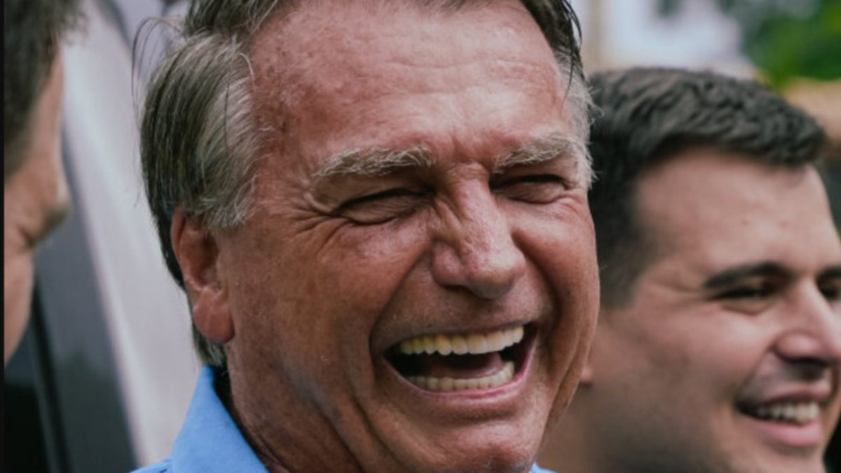 Após ser apontado como líder de trama golpista, Bolsonaro faz ...