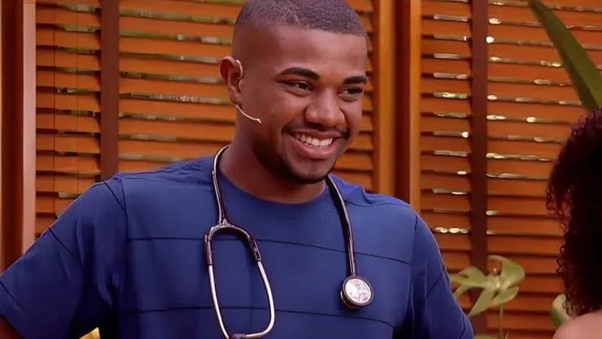Doutor Davi? Ex-BBB se matricula em faculdade e dispensa medicina ...