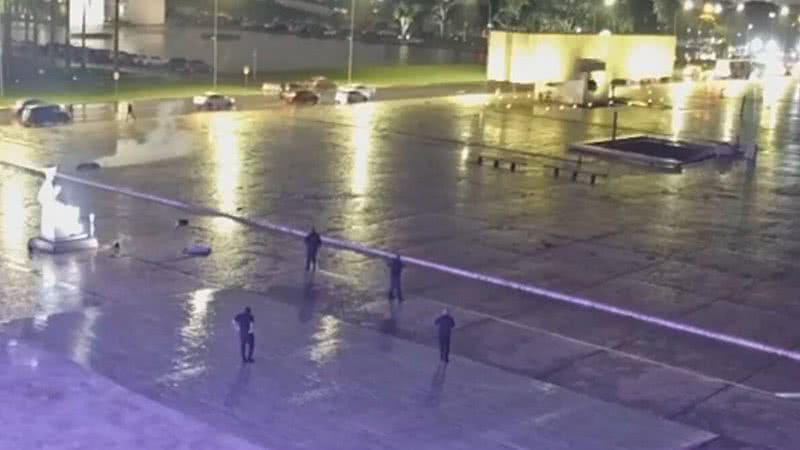 VÍDEO: Imagens mostram momento em que bomba explode em Brasília em ...