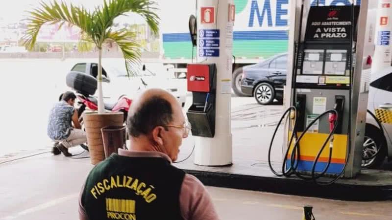 Postos são autuados por aumento do preço da gasolina sem justificativa Postos são autuados por aumento do preço da gasolina sem justificativa