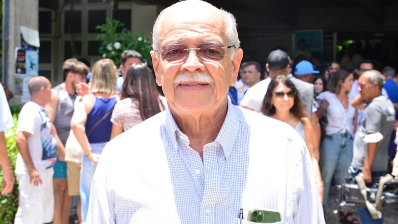 Lembra dele? César Borges reaparece e diz em quem vai votar