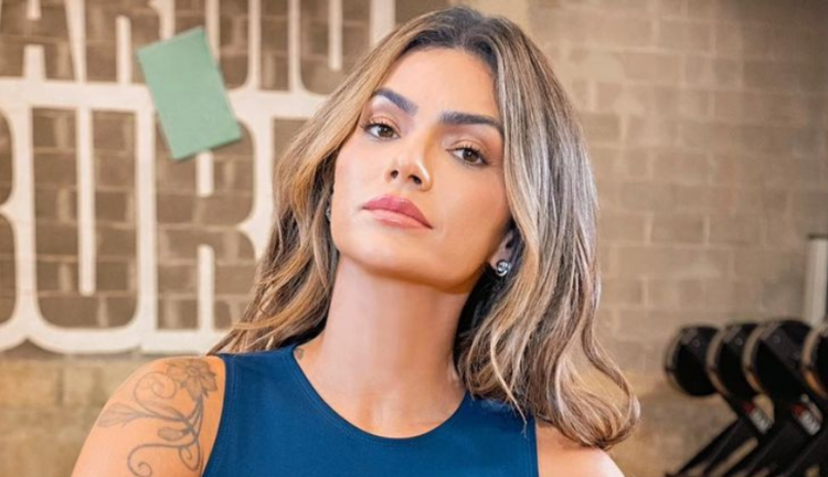 Kelly Key ‘empina bumbum’ e mostra boa forma durante férias na praia; veja o clique