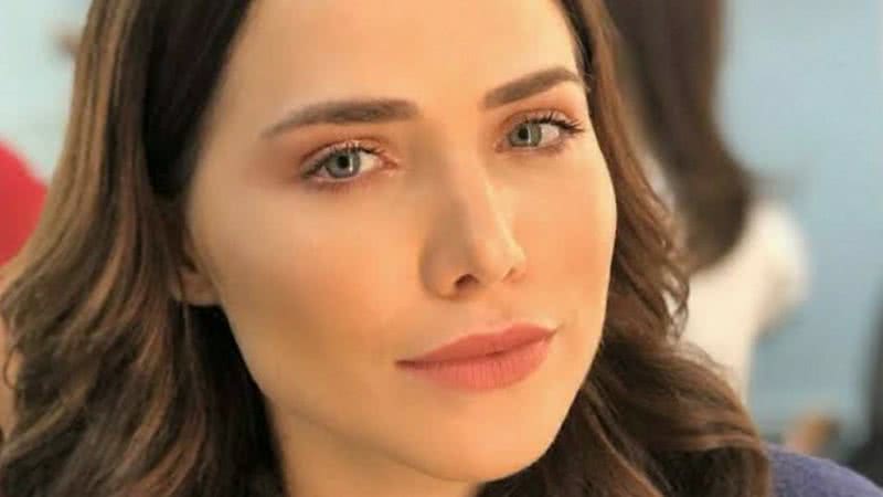 Letícia Colin quebra regras do Instagram e deixa seios à mostra; veja ...
